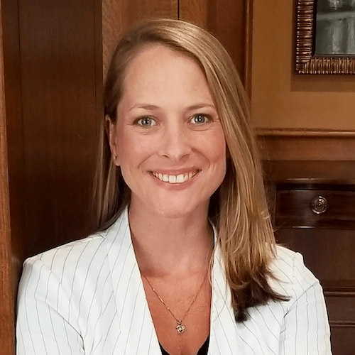 Stephanie Lee - Momentum Leaders